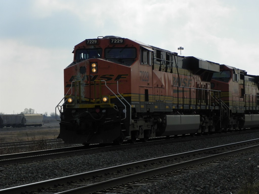 BNSF ES44DC 7229
